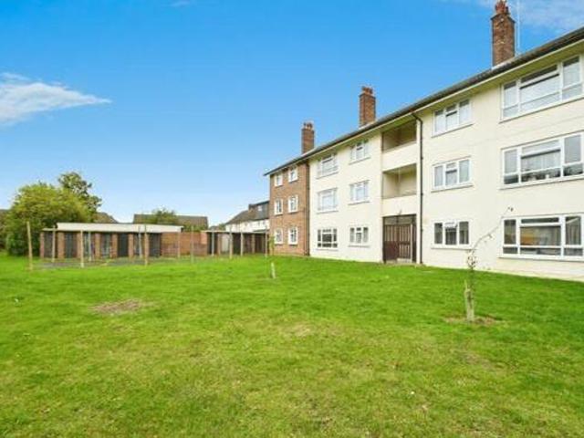 Cross Road, Mawneys, 1 Bedroom Flat