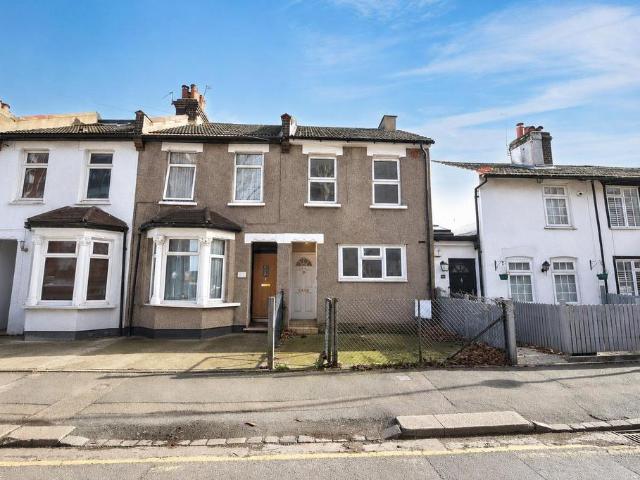 Cross Road, Croydon 3 bed house to rent £2,190 pcm £505 pw