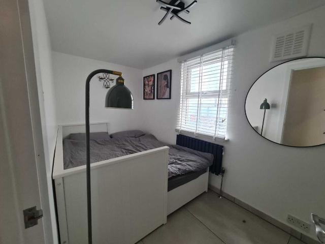 Cross Road, London, London SE14, 2 bed flat to rent, £2,000 pcm | PrimeLocation