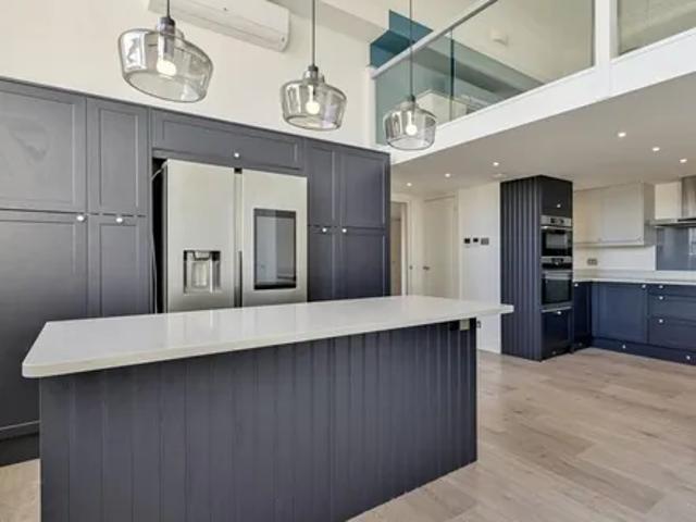 Cross Road, London, SW19 1PD, United Kingdom | 3 bed apartment for rent #134899096 | Rentberry