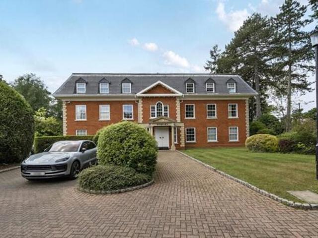 Cross Road, Sunningdale, 3 Bedroom Apartment