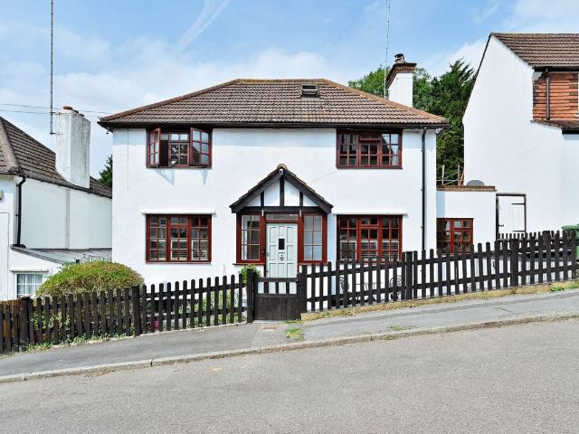 Cross Road, Watford WD19, 4 bed detached house to rent, £3,300 pcm | PrimeLocation