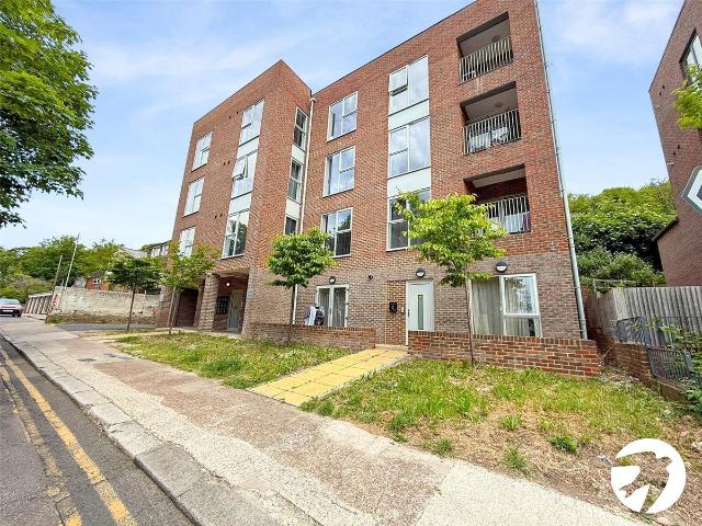 Cross Street, Chatham, Kent ME4, 1 bed flat to rent, £1,100 pcm | PrimeLocation