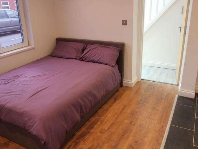 Cross Street, Belgrave, LE4