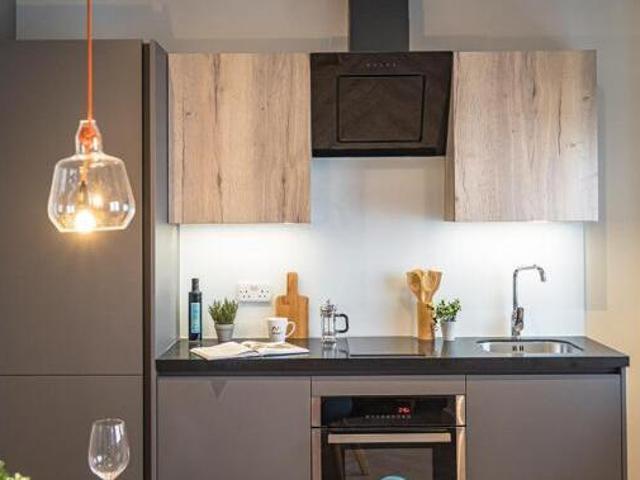 Cross Street, Manchester, 2 Bedroom Apartment