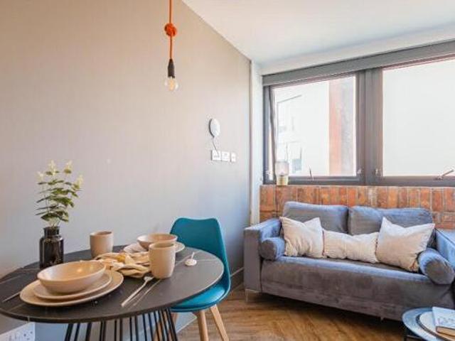 Cross Street, Manchester, 2 Bedroom Flat