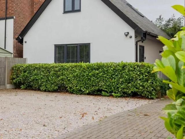 Cross Street, Southport PR8 2 bed detached bungalow to rent £30,333 pcm £7,000 pw