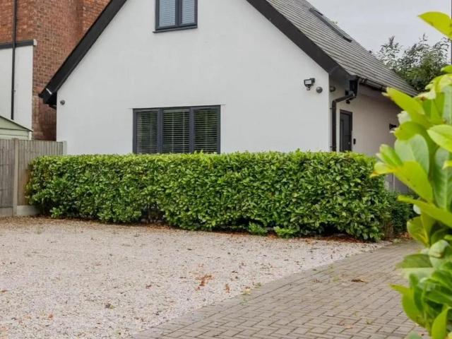 Cross Street, Southport PR8 2 bed detached bungalow to rent £30,333 pcm £7,000 pw
