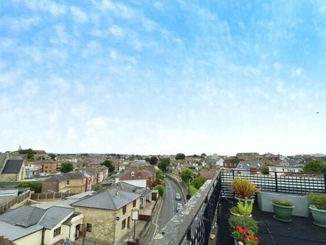 Cross Street, Shanklin, 2 Bedroom Apartment