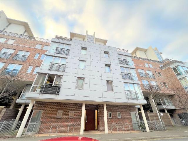 Cross Street, Portsmouth PO1, 1 bed flat to rent, £1,200 pcm | PrimeLocation