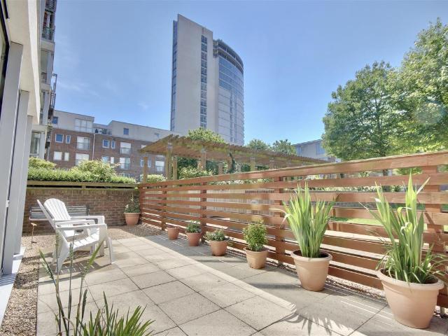 Cross Street, Portsmouth PO1, 2 bed flat to rent, £1,450 pcm | PrimeLocation