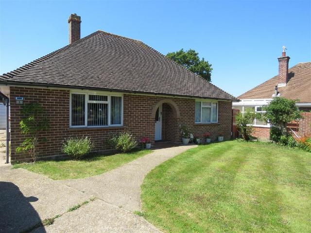 Crossmead Avenue, New Milton, BH25 6NF 2 bed detached bungalow to rent £1,550 pcm £358 pw