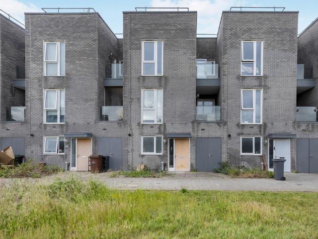 Crossness Road, Barking, IG11 4 bed terraced house to rent £2,595 pcm £599 pw