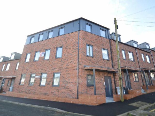 Crossall Street, Macclesfield 2 bed apartment to rent £1,295 pcm £299 pw