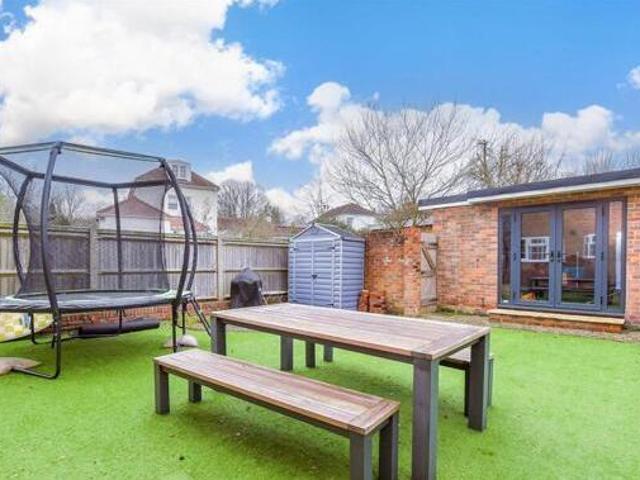 Crossbush Lane, Crossbush, 3 Bedroom End