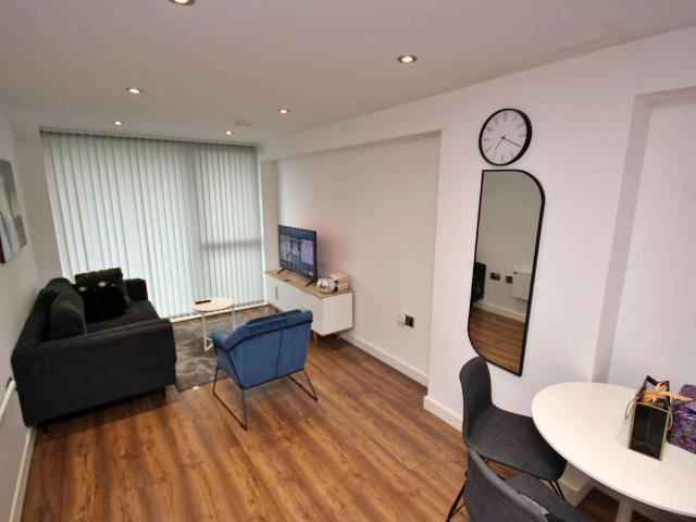Crossbank, Salford M7, 2 bed flat to rent, £1,150 pcm | PrimeLocation