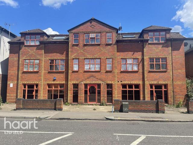 Crossbrook Street, WALTHAM CROSS 2 bed apartment to rent £1,900 pcm £438 pw