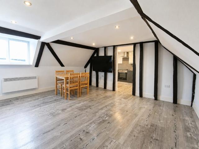 Crossbrook Street, Cheshunt / Waltham Cross EN8, 1 bed flat to rent, £1,700 pcm | PrimeLocation