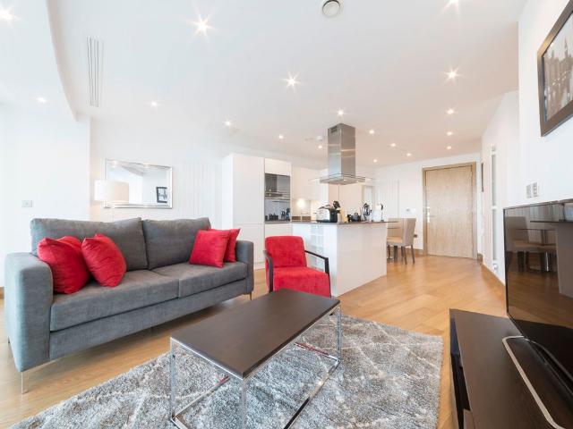 Crossharbour Plaza, Canary Wharf E14, 1 bed flat to rent, £2,600 pcm | PrimeLocation