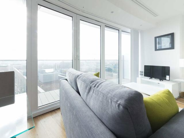 Crossharbour Plaza, Canary Wharf E14, Studio to rent, £2,250 pcm | PrimeLocation