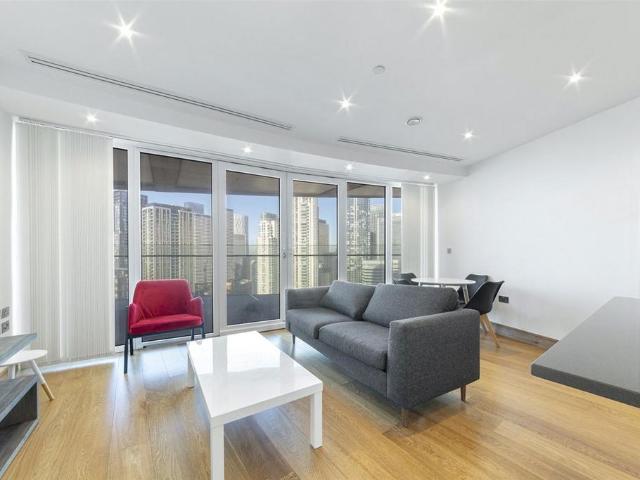 Crossharbour Plaza, London E14 2 bed flat to rent £3,500 pcm £808 pw