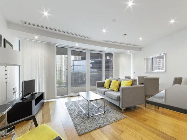 Crossharbour Plaza, London E14 2 bed flat to rent £3,100 pcm £715 pw