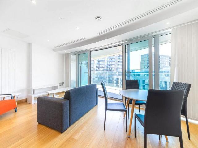 Crossharbour Plaza, London E14 2 bed flat to rent £2,850 pcm £658 pw