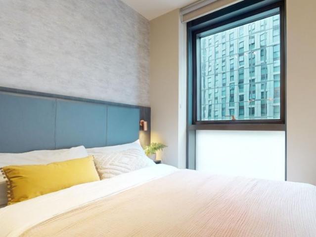 Crossharbour Plaza, London E14 Studio to rent £1,699 pcm £392 pw