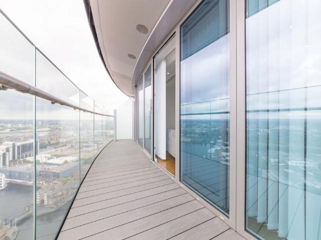 Crossharbour Plaza, London E14 Studio to rent £2,250 pcm £519 pw