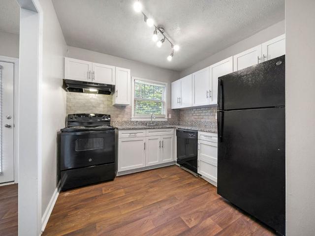 Crossing at Henderson Mill 2 Bedroom Apartment for Rent at 3340 Lansbury Village Dr, Atlanta, GA 30341