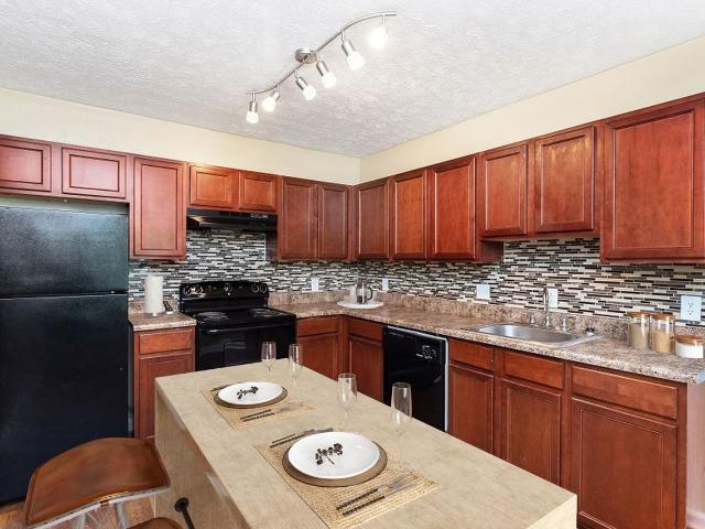 Crossing at Henderson Mill 2 Bedroom Apartment for Rent at 3340 Lansbury Village Dr, Atlanta, GA 30341