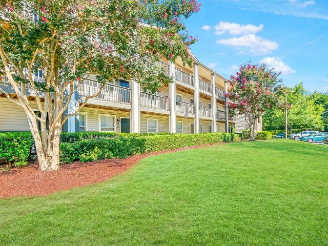 Crossing at Reedy Creek 2 Bedroom Apartment for Rent at 4400 John Penn Circle, Charlotte, NC 28215 Oak Forest