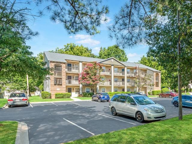Crossing at Reedy Creek 3 Bedroom Apartment for Rent at 4400 John Penn Circle, Charlotte, NC 28215 Oak Forest