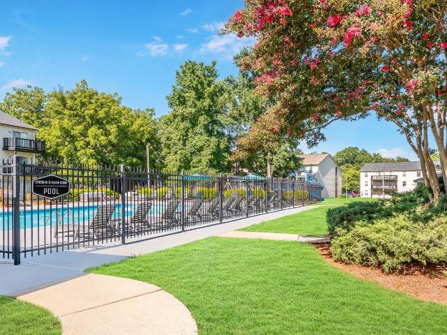 Crossing at Reedy Creek 3 Bedroom Apartment for Rent at 4400 John Penn Circle, Charlotte, NC 28215 Oak Forest