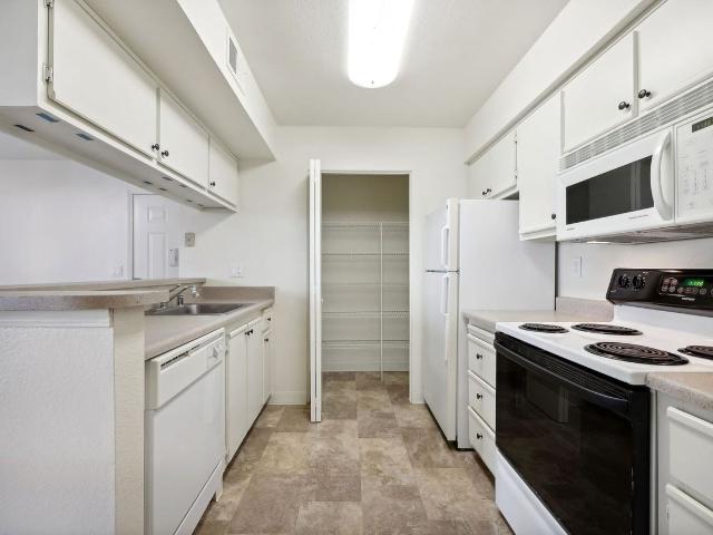 Crossing at Riverlake Apartments 1 Bedroom Apartment for Rent at 1070 Lake Front Dr, Sacramento, CA 95831 Riverlake