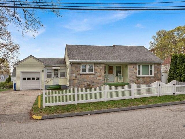 Crossland Rd, West Warwick, Home For Sale