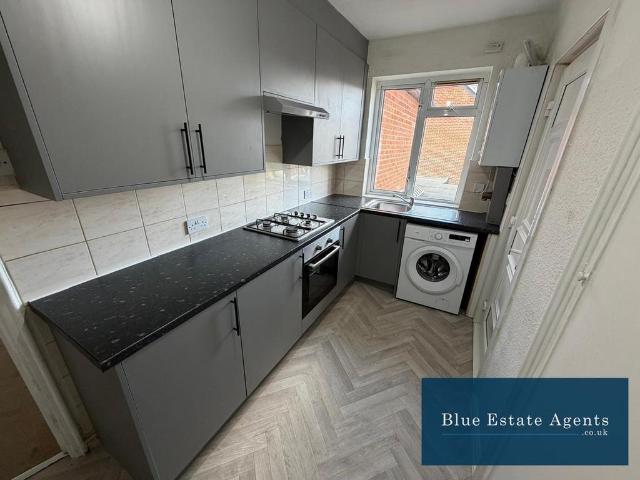 Crosslands Avenue, Southall, UB2 3 bed flat to rent £2,000 pcm £462 pw