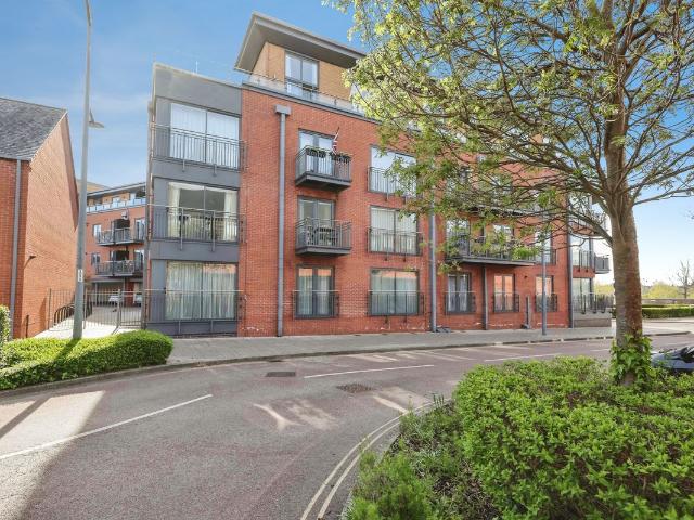 Crossley Road, Worcester WR5, 2 bed flat to rent, £1,300 pcm | PrimeLocation