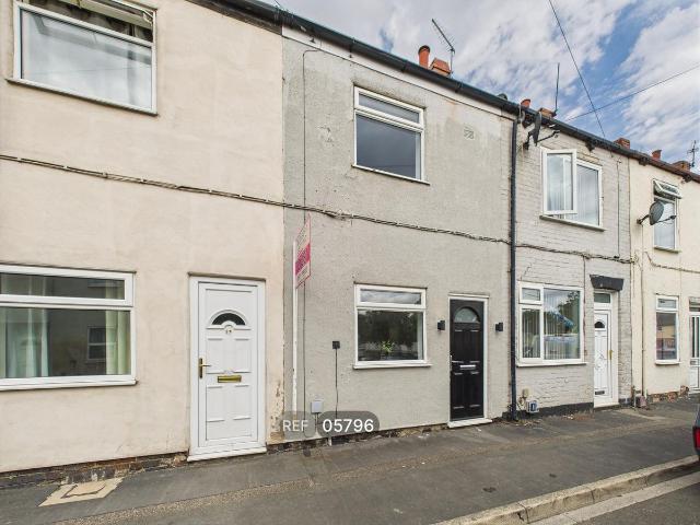 Crossley Street, Featherstone, West Yorkshire WF7, 2 bed terraced house to rent, £850 pcm | PrimeLocation