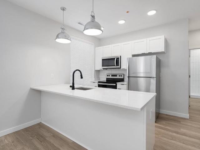 Crossline 1 Bedroom Apartment for Rent at 300 E 5th Ave, Columbus, OH 43201 Weinland Park