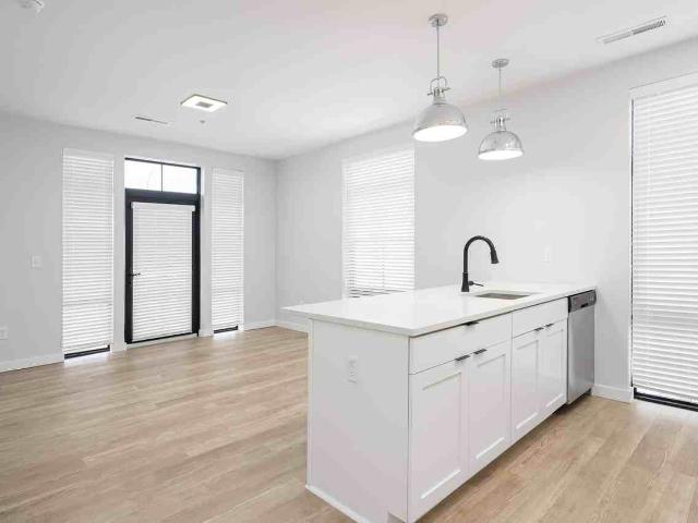 Crossline 1 Bedroom Apartment for Rent at 300 E 5th Ave, Columbus, OH 43201 Weinland Park