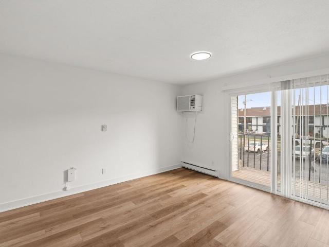 Crossroad Apartments 2 Bedroom Apartment for Rent at 3710 57th St, Des Moines, IA 50310 Merle Hay