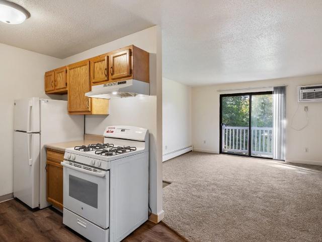 Crossroads Apartments 2 Bedroom Apartment for Rent at 881 44th St Sw, Wyoming, MI 49509