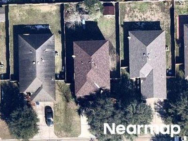 Crossvine Ave