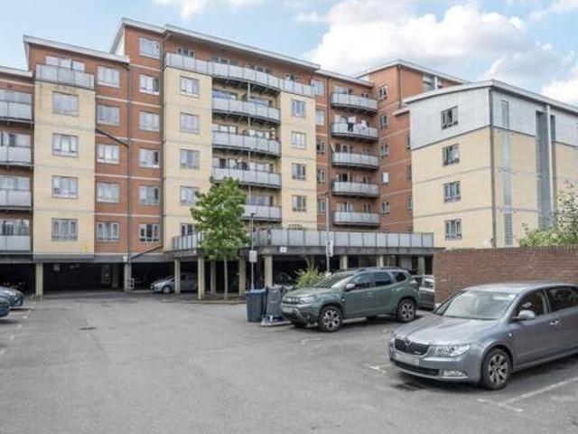 Crossway Point, Reading, 2 Bedroom Flat