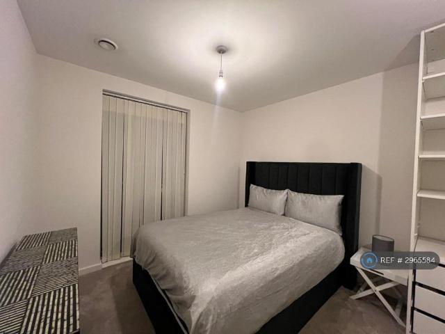Crossways, Slough, SL1 1 bed flat to rent £1,550 pcm £358 pw