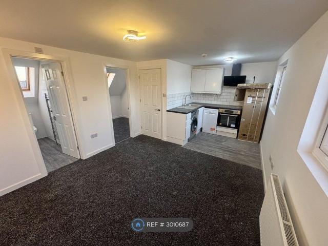 Crossways Road, Mitcham CR4, Room to rent, £900 pcm | PrimeLocation
