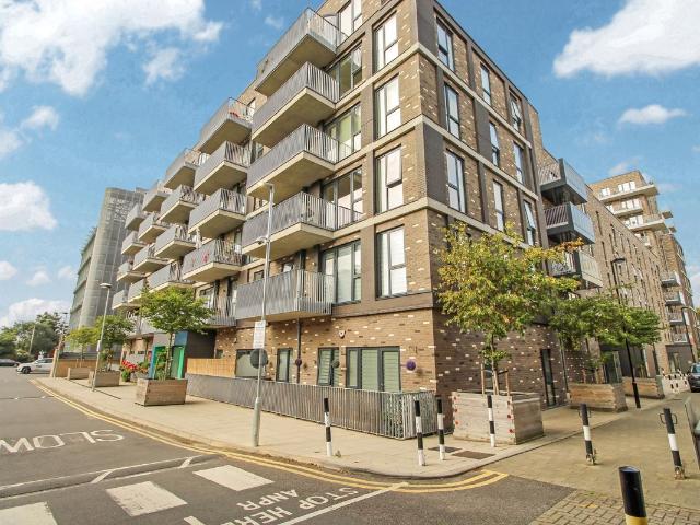 Crossways, Windsor Road, Slough SL1, 1 bed flat to rent, £1,500 pcm | PrimeLocation