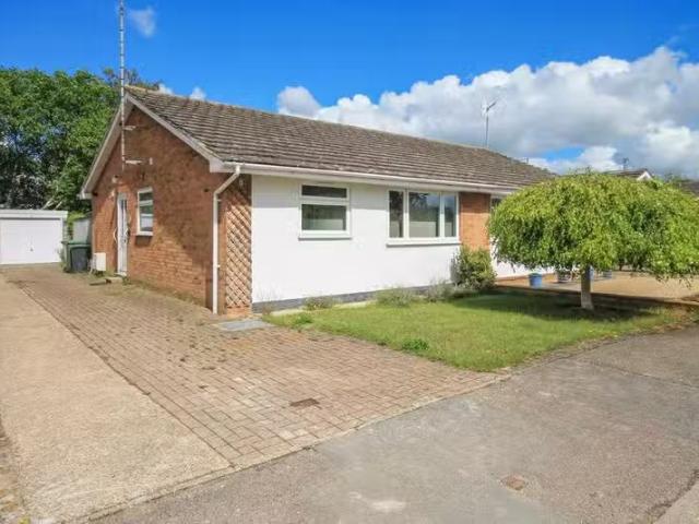 Craven Close, Trumpington 2 bed detached bungalow to rent £1.