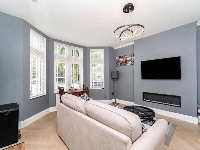 Craven Avenue, London, W5 1 bed flat to rent £1,750 pcm £404 pw